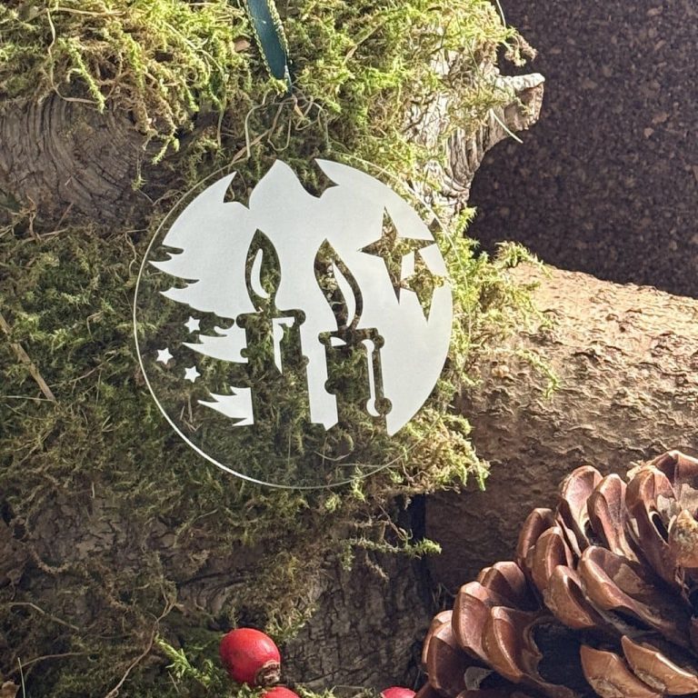 Julekugle med stearinlys og juletræ - akryl - Jule Pynt